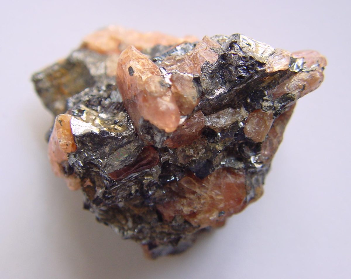 How to Identify Bustamite | Properties, Meaning & Uses